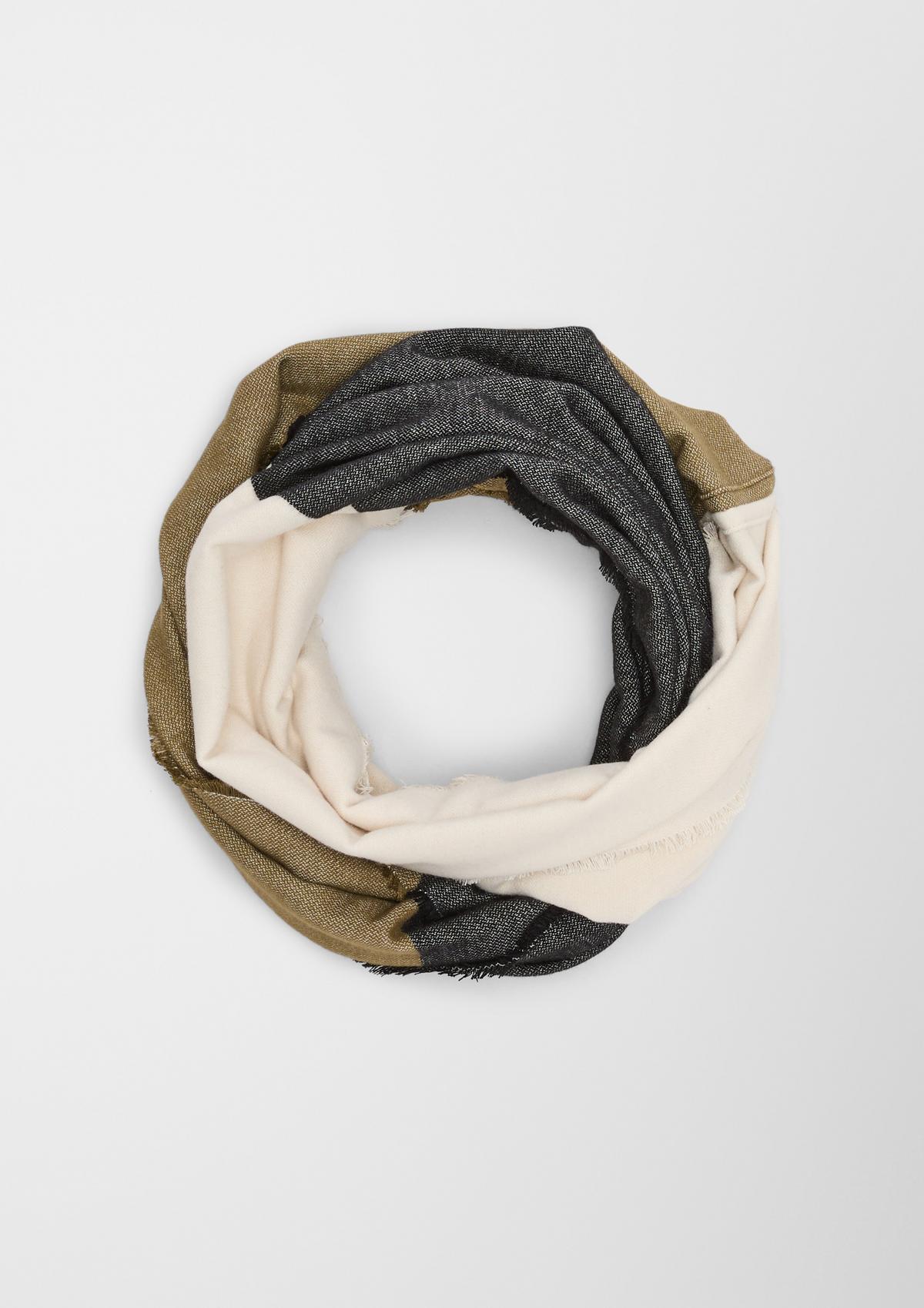 Snood with a fringed hem - olive | s.Oliver