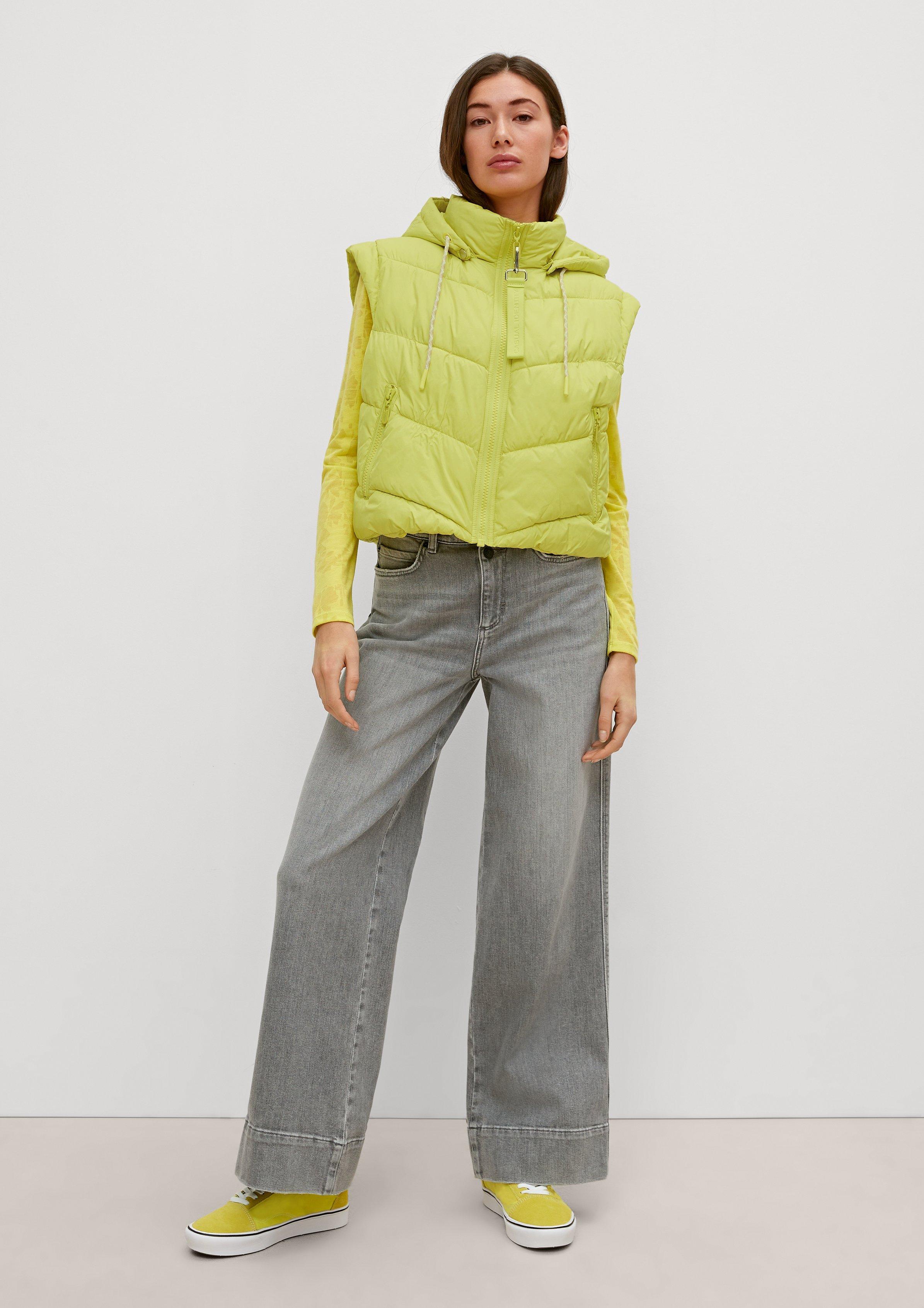 Quilted body warmer with a detachable hood - Yellow | SCAYLE