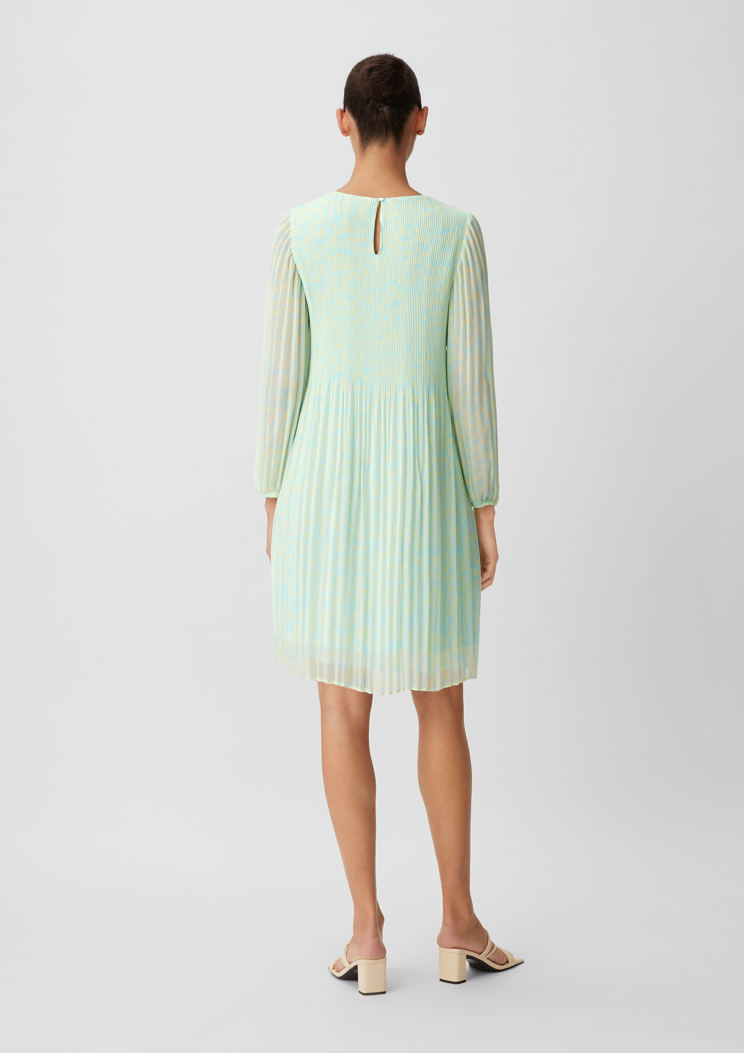Chiffon dress with pleating - mint | Comma