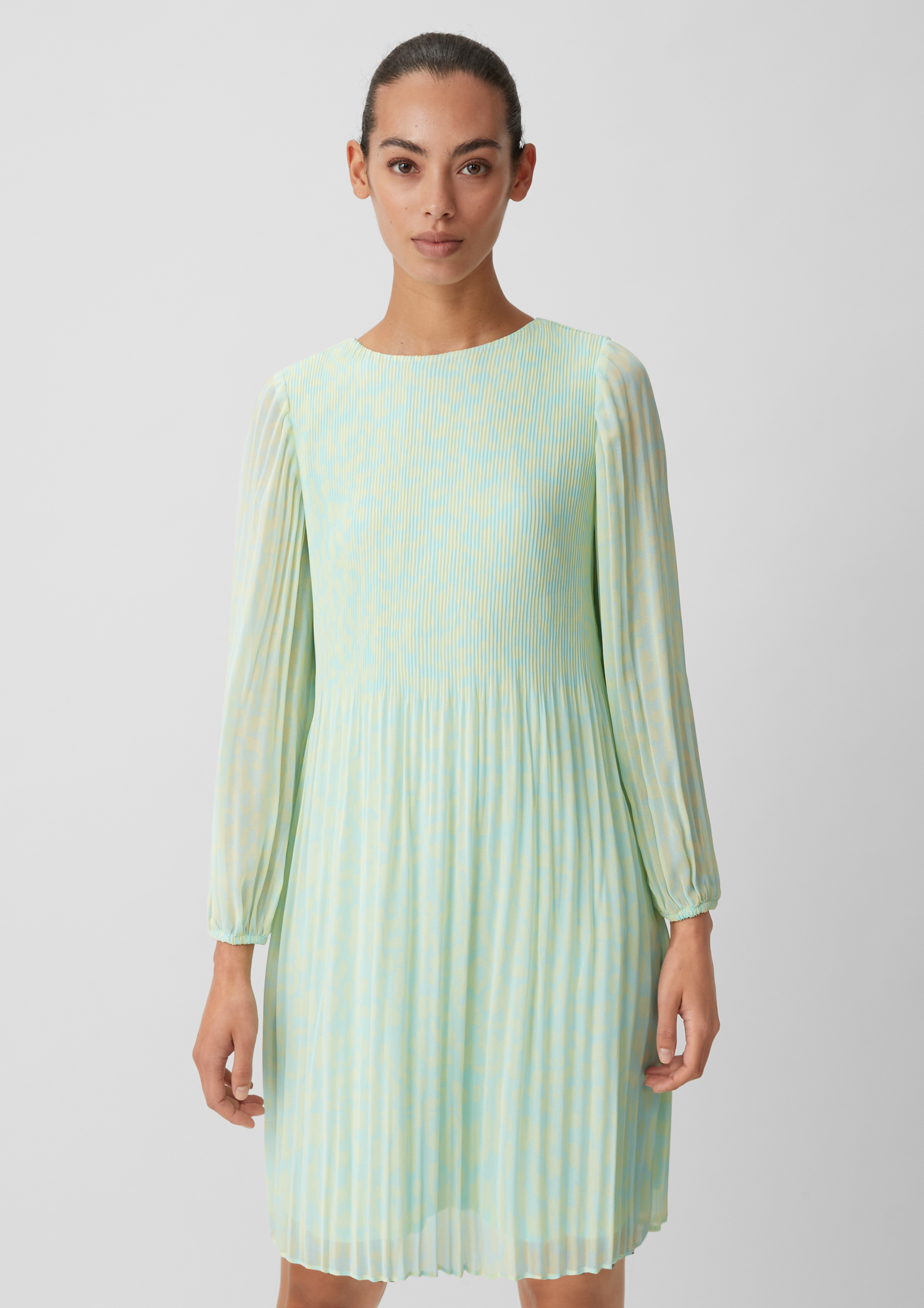 Chiffon dress with pleating - mint | Comma