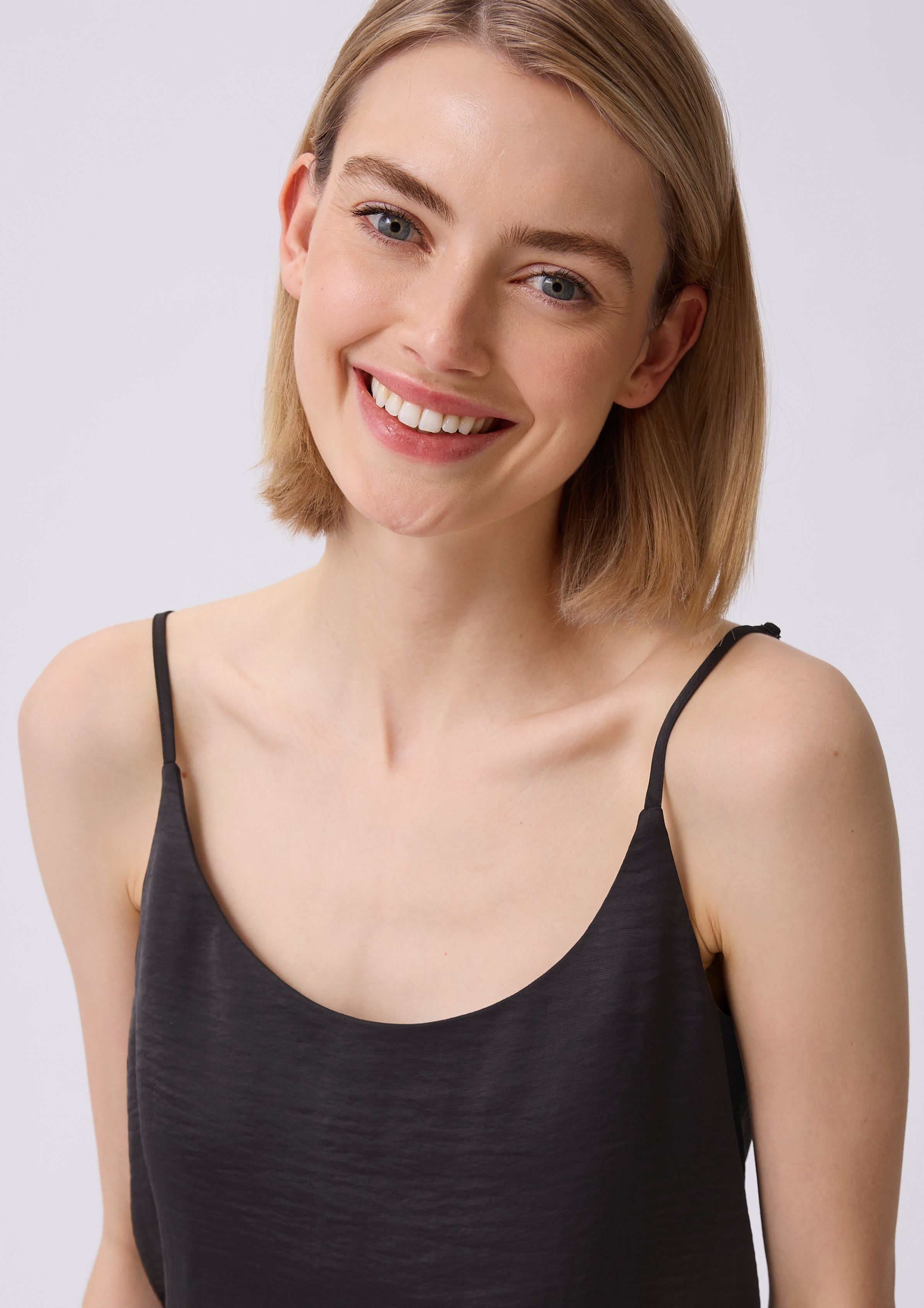 Shimmering jersey piqué top - black | Comma