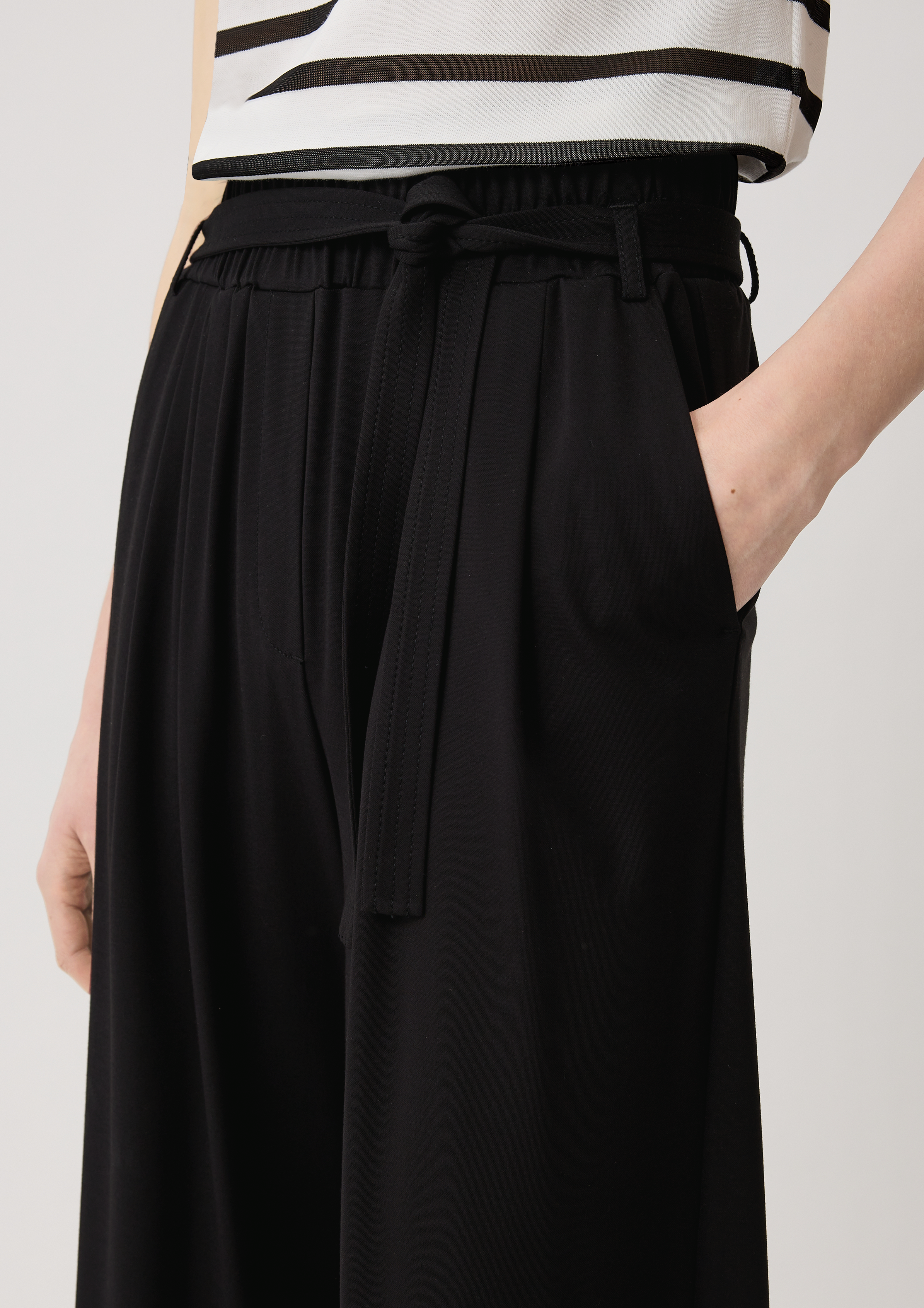 Loose fit: Viscose blend trousers - black | Comma