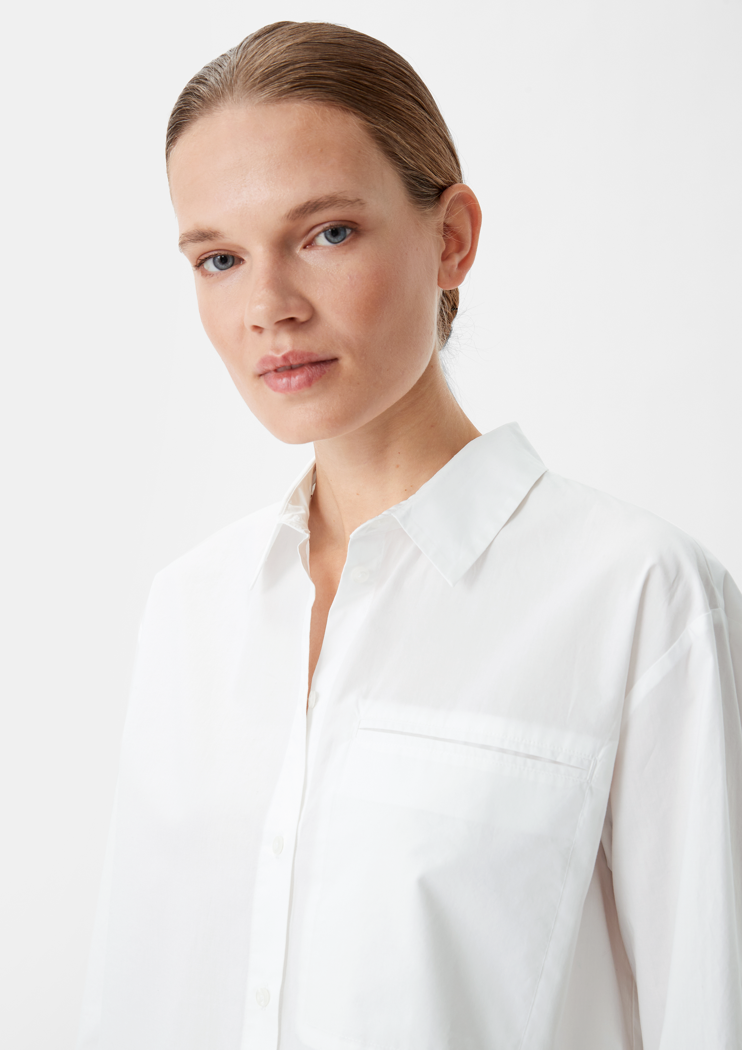 Cotton blouse with a piped pocket - white | Comma