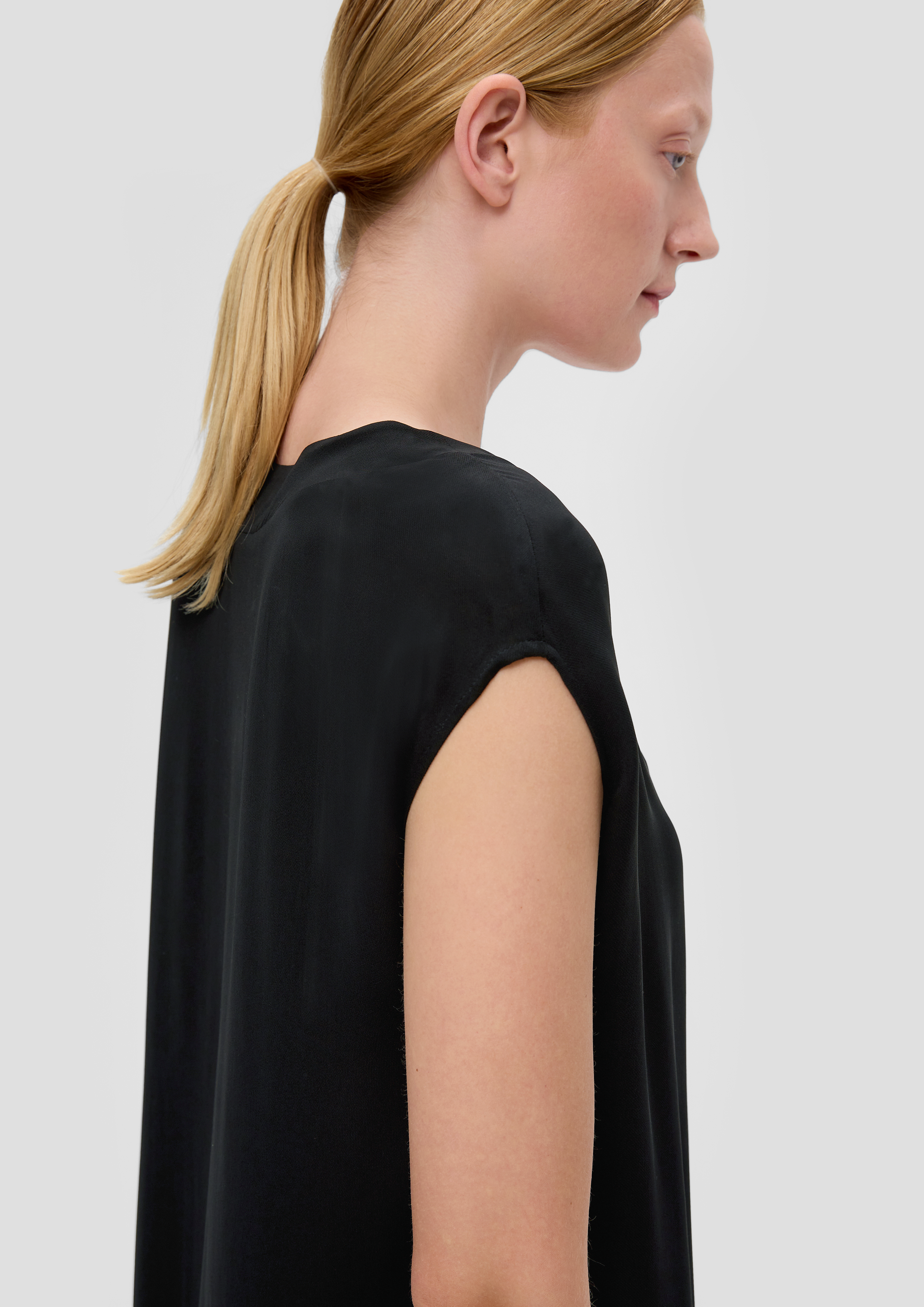Blouse with cap sleeves - black | s.Oliver