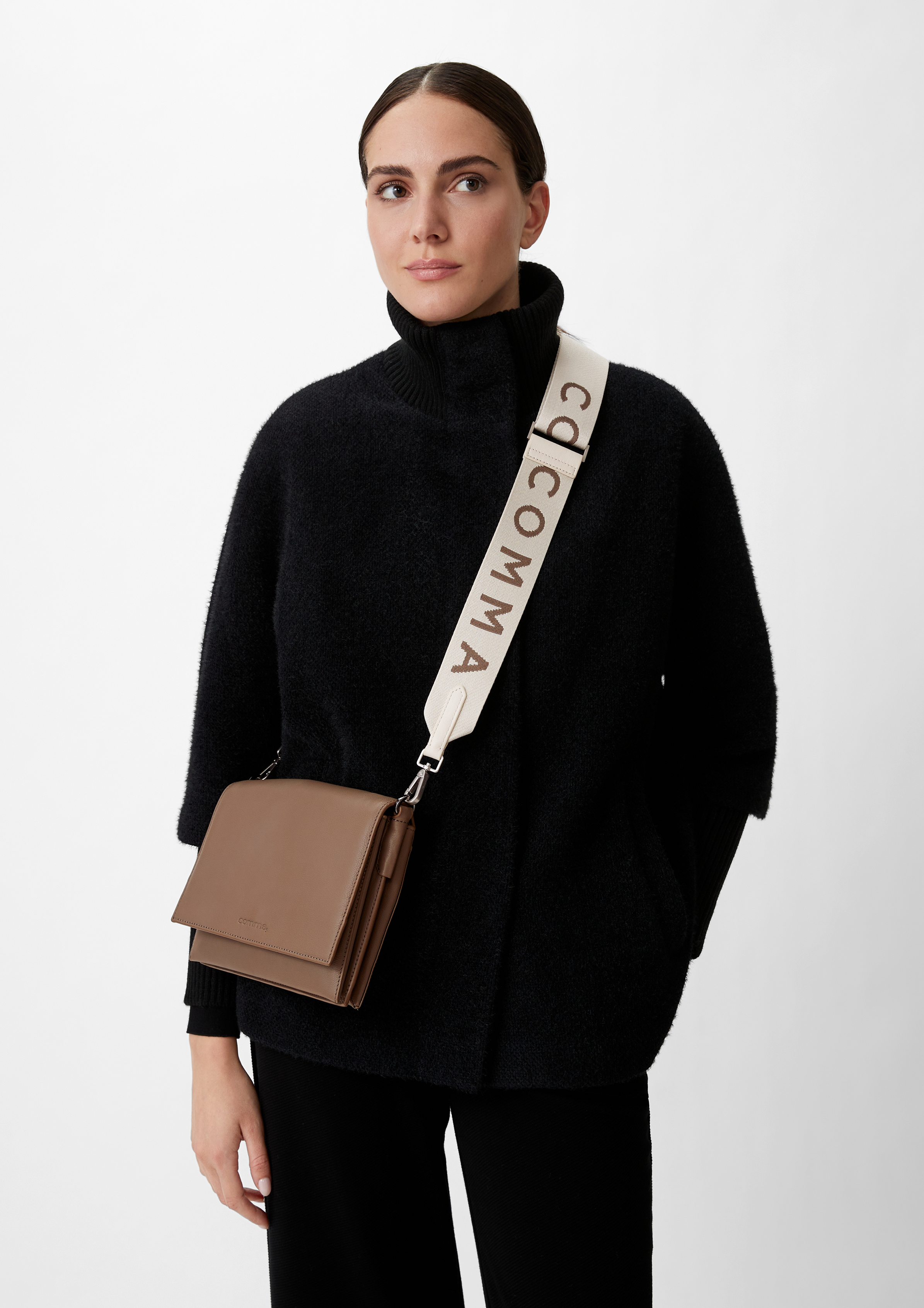 Wide shoulder strap made of jacquard - offwhite | Comma