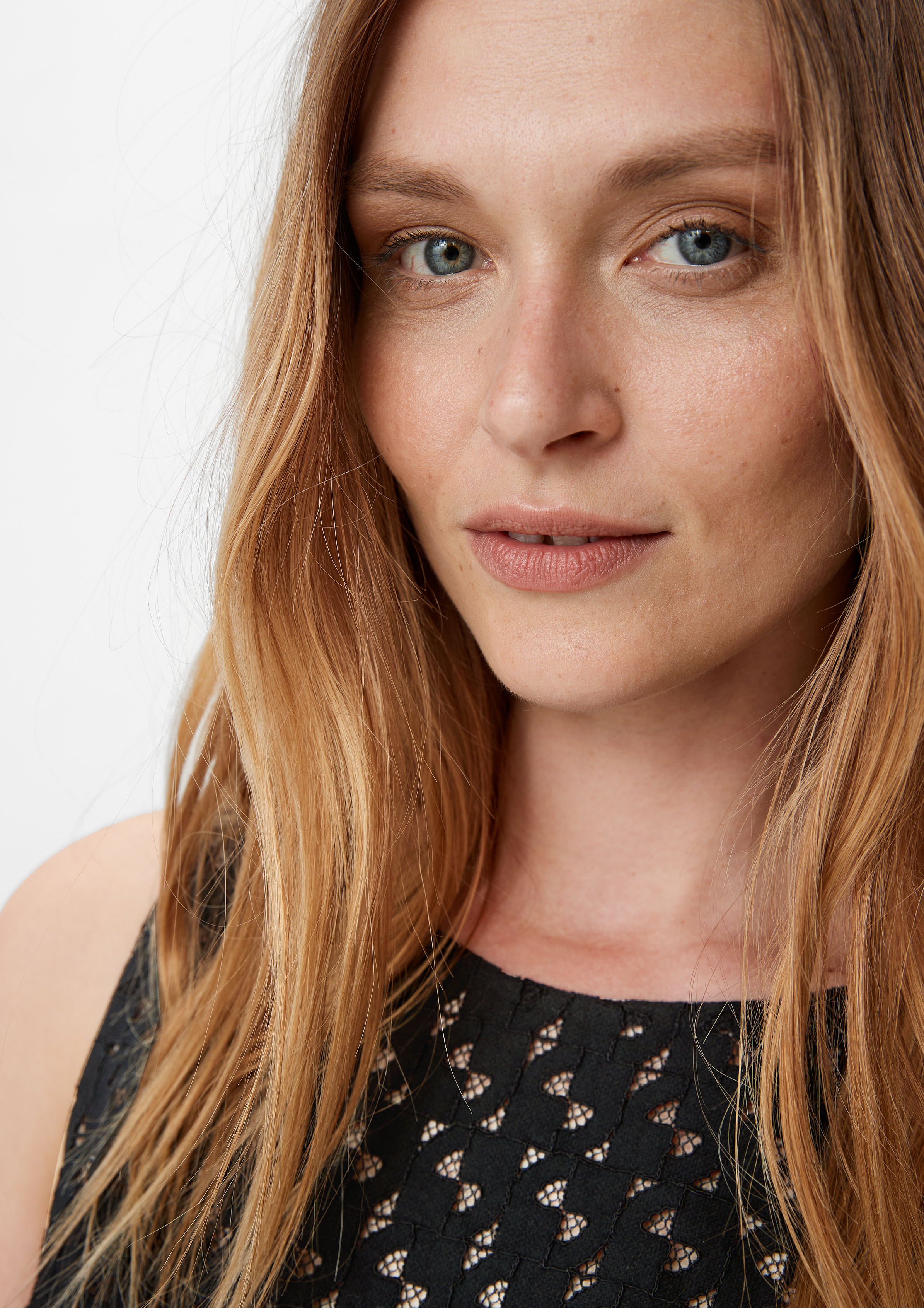 Top with an open-work pattern - black | Comma