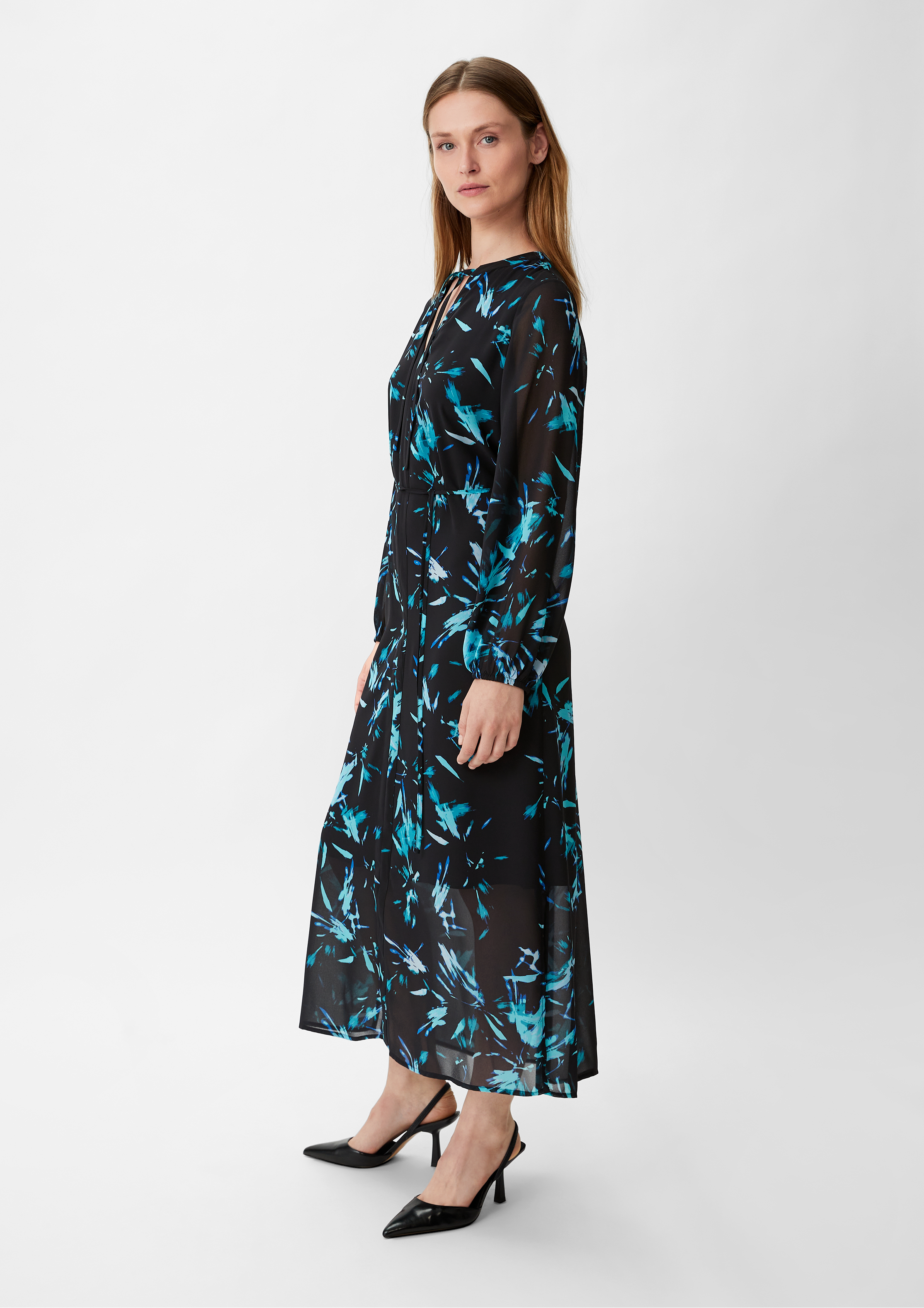 Chiffon dress with a fabric belt - black | Comma