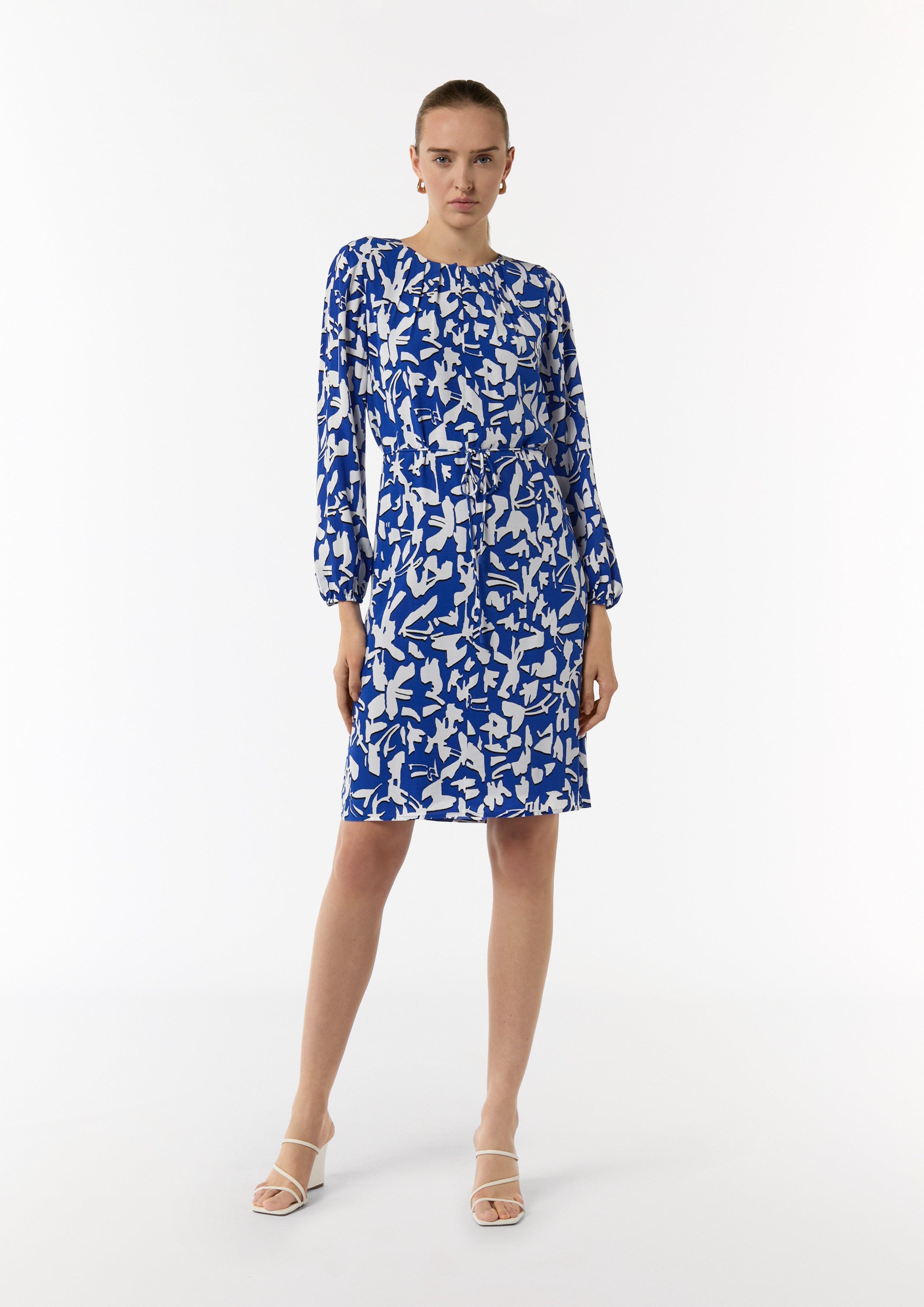 Patterned midi dress with a pleated neckline - royal blue | Comma