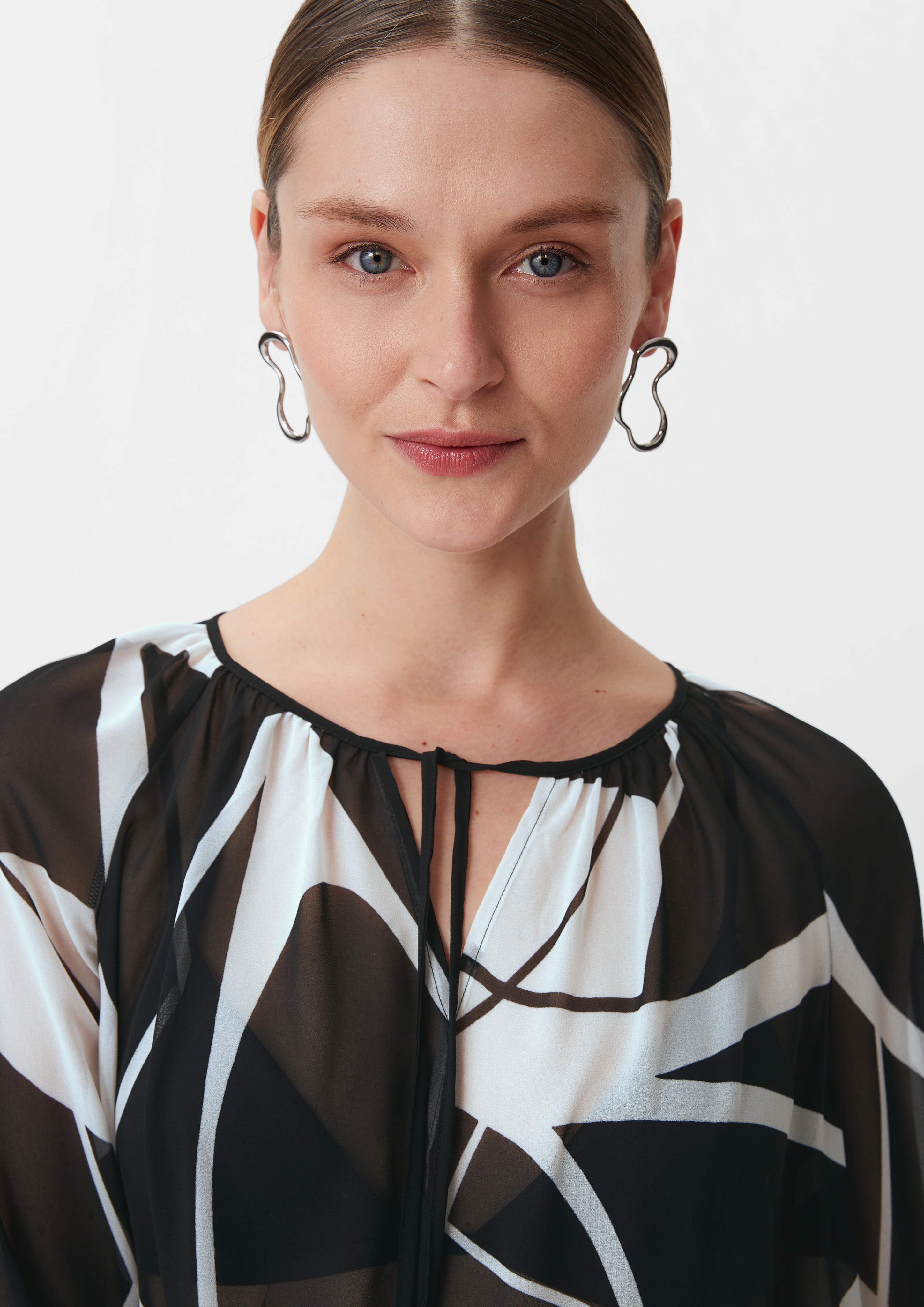 Chiffon blouse with an all-over pattern - black | Comma