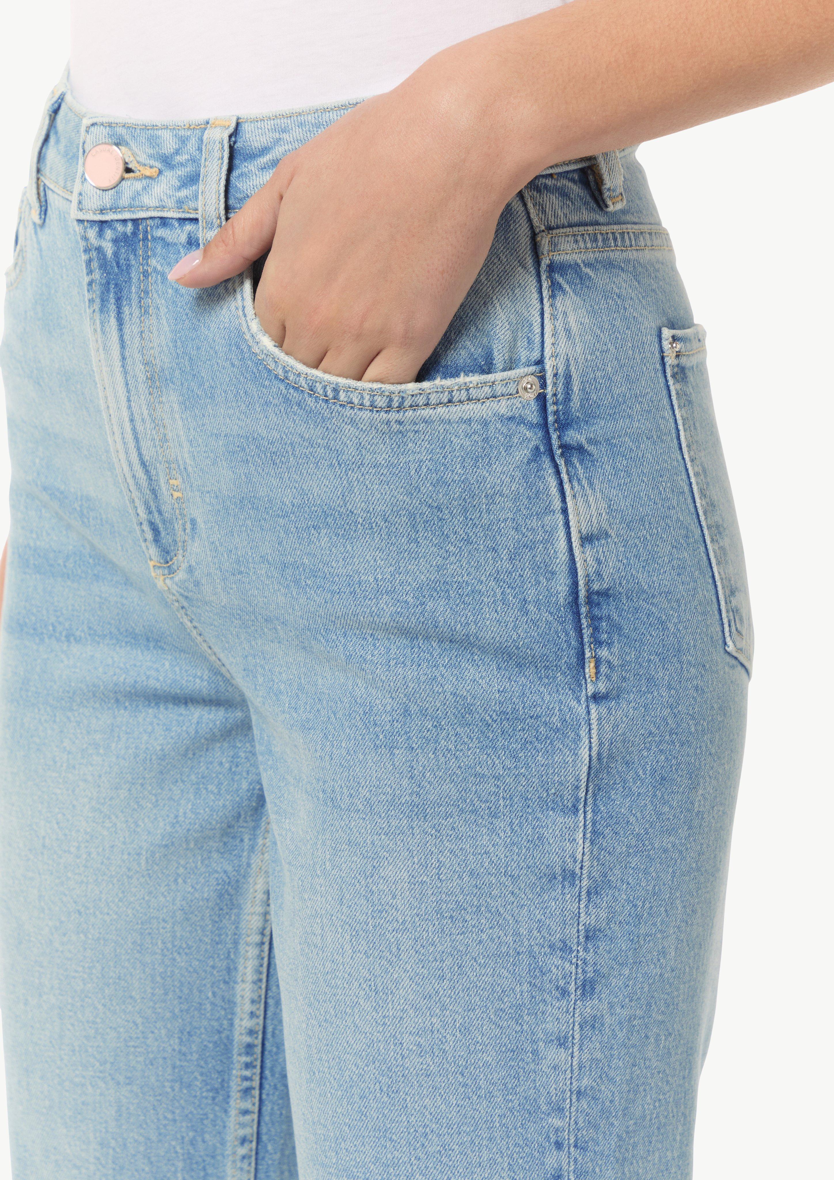 Garment-washed straight leg jeans - light blue | Comma