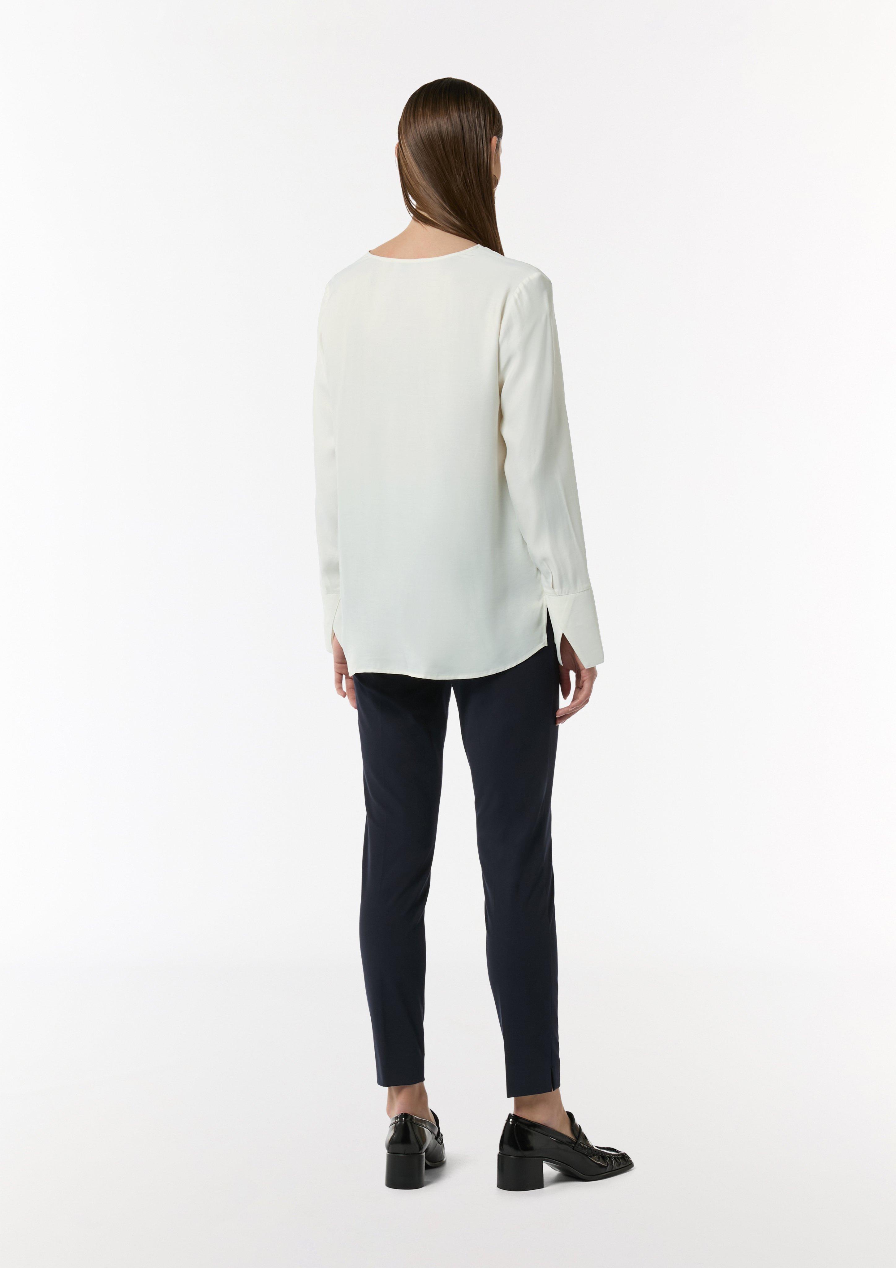 Viscose blouse with a V-neckline - White | SCAYLE