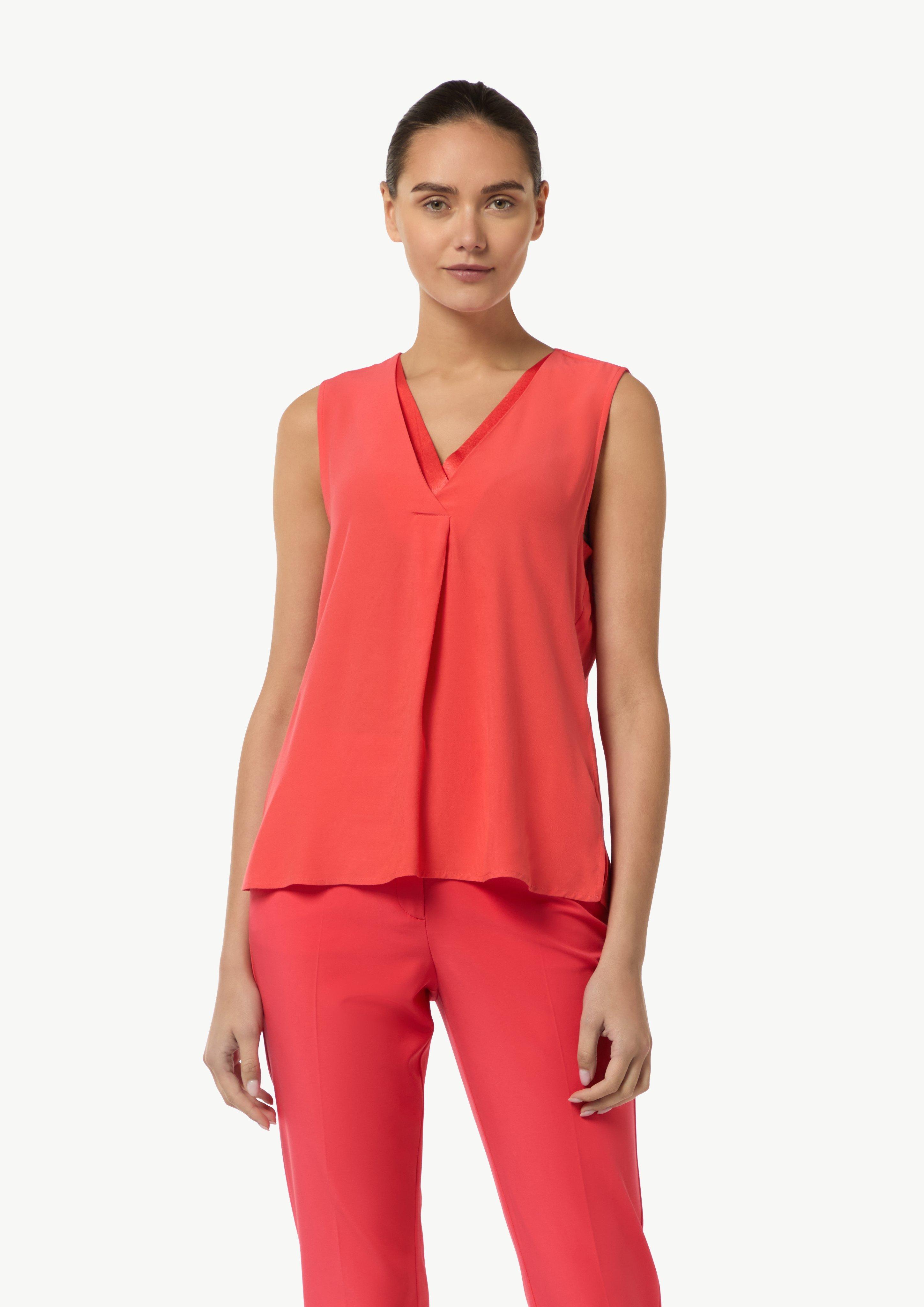Crêpe V-neck top - coral red | Comma