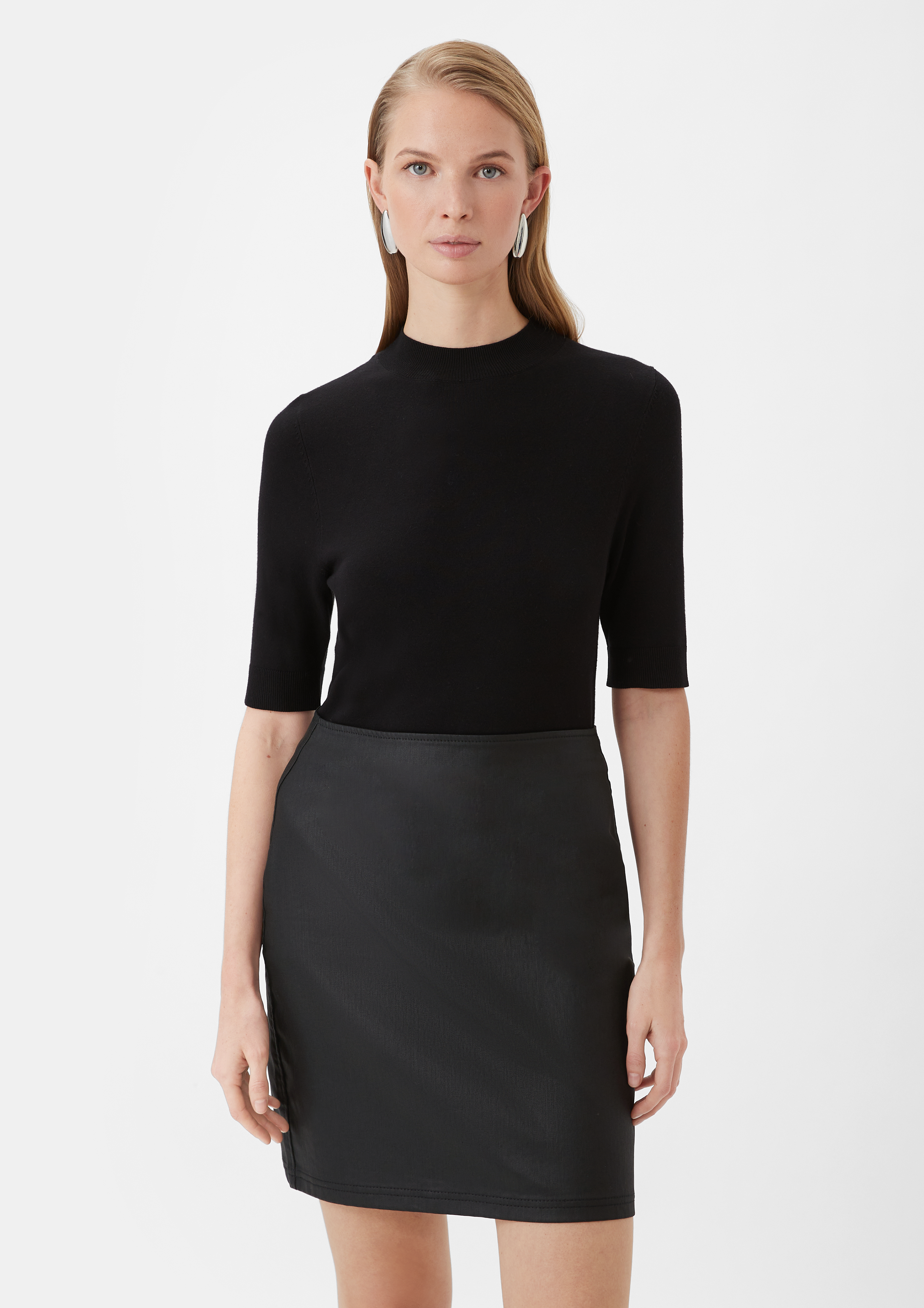 Short denim skirt with coating - black | Comma