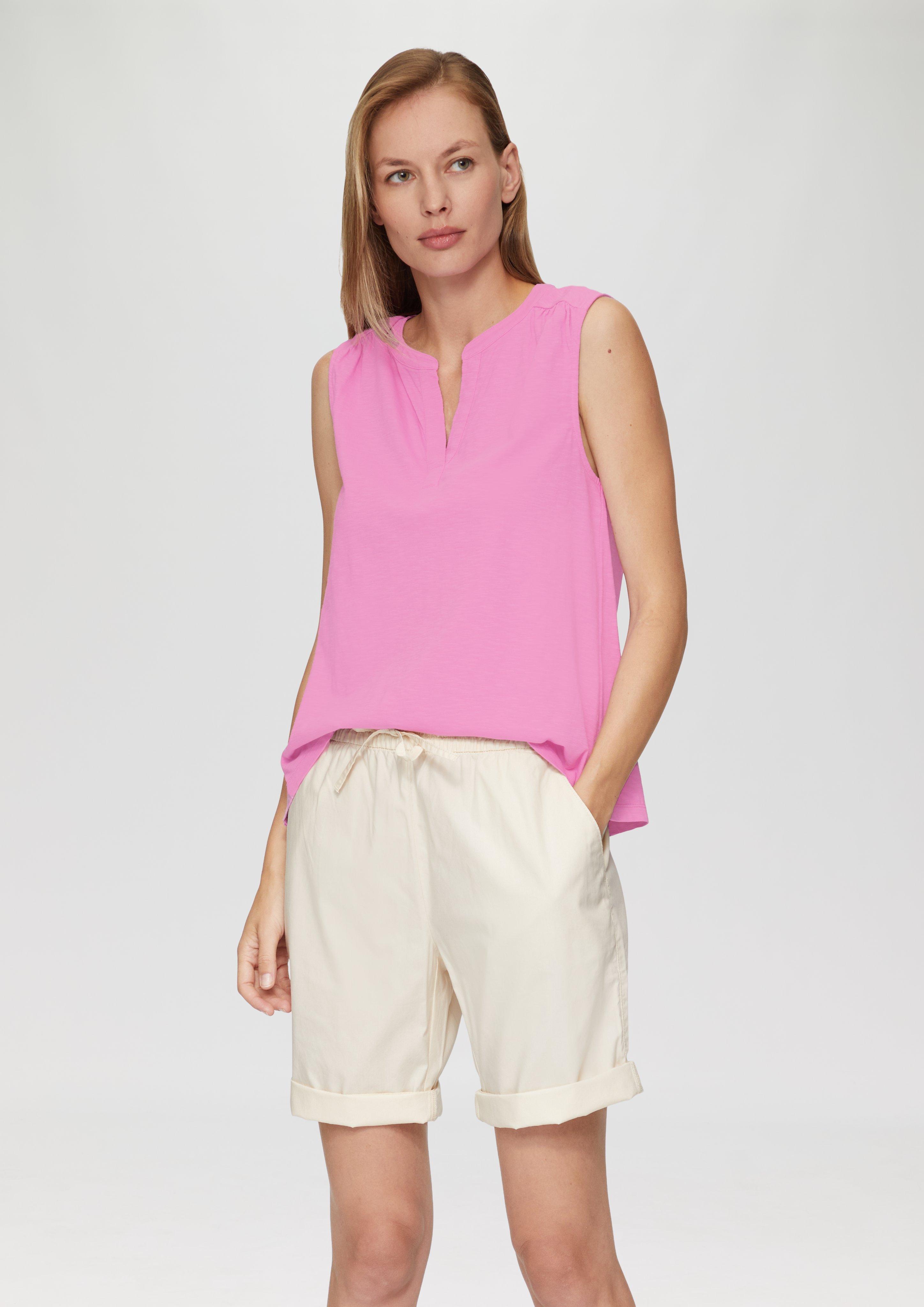 Sleeveless top with a notch neckline and garment dye - white | s.Oliver
