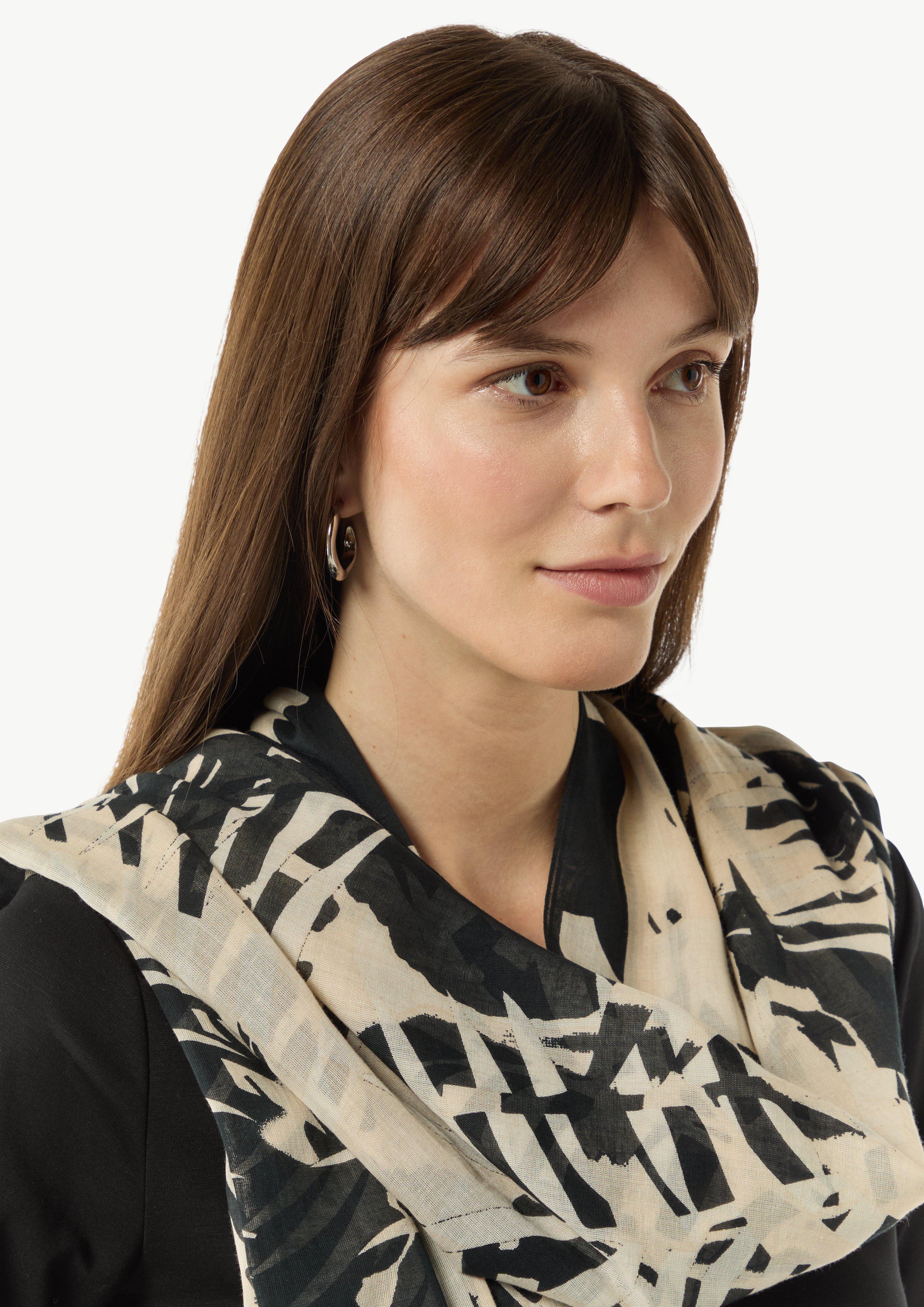 Modal blend scarf with a floral pattern - black | Comma