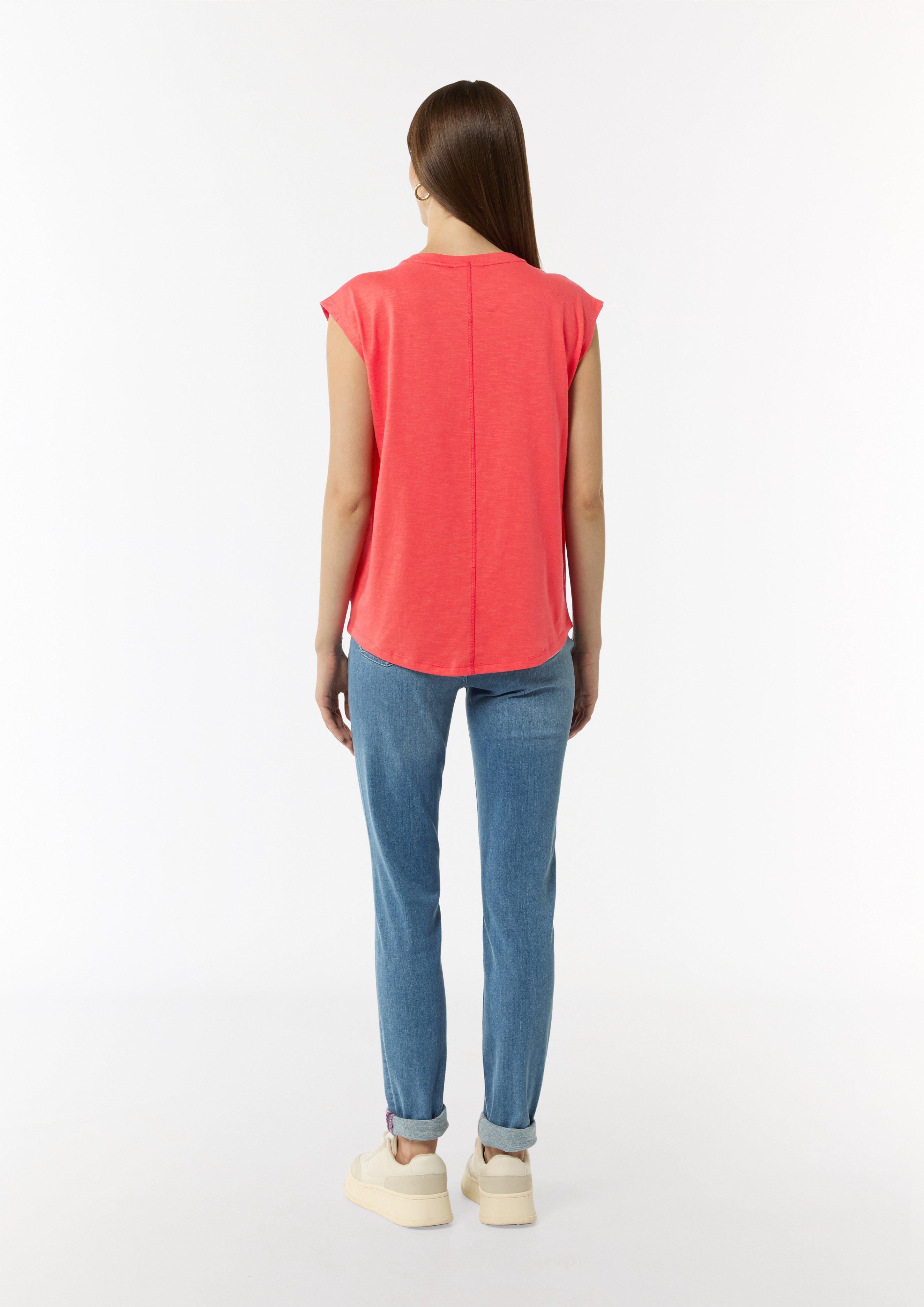 T-shirt with dropped shoulders - grenadine | Comma