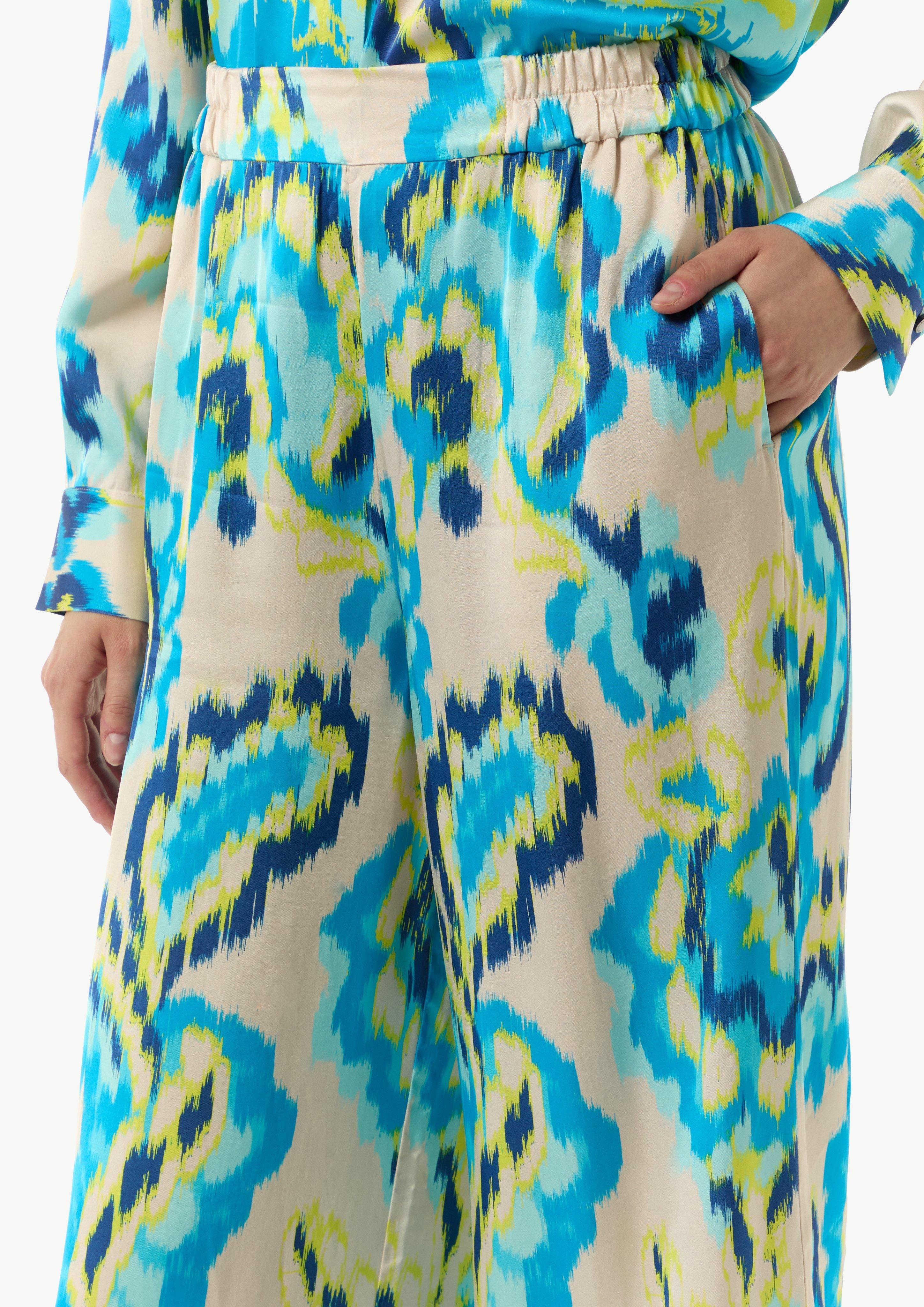 Feminine and elegant: women’s fashion from comma | Comma