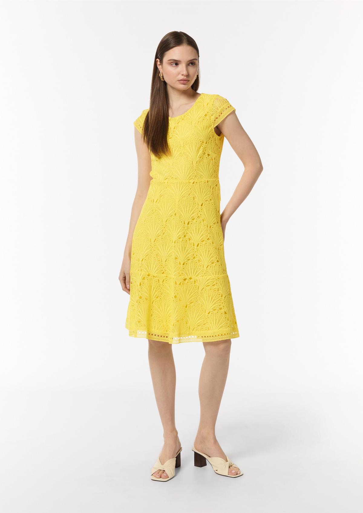 Lace dress with a round neckline - yellow | Comma