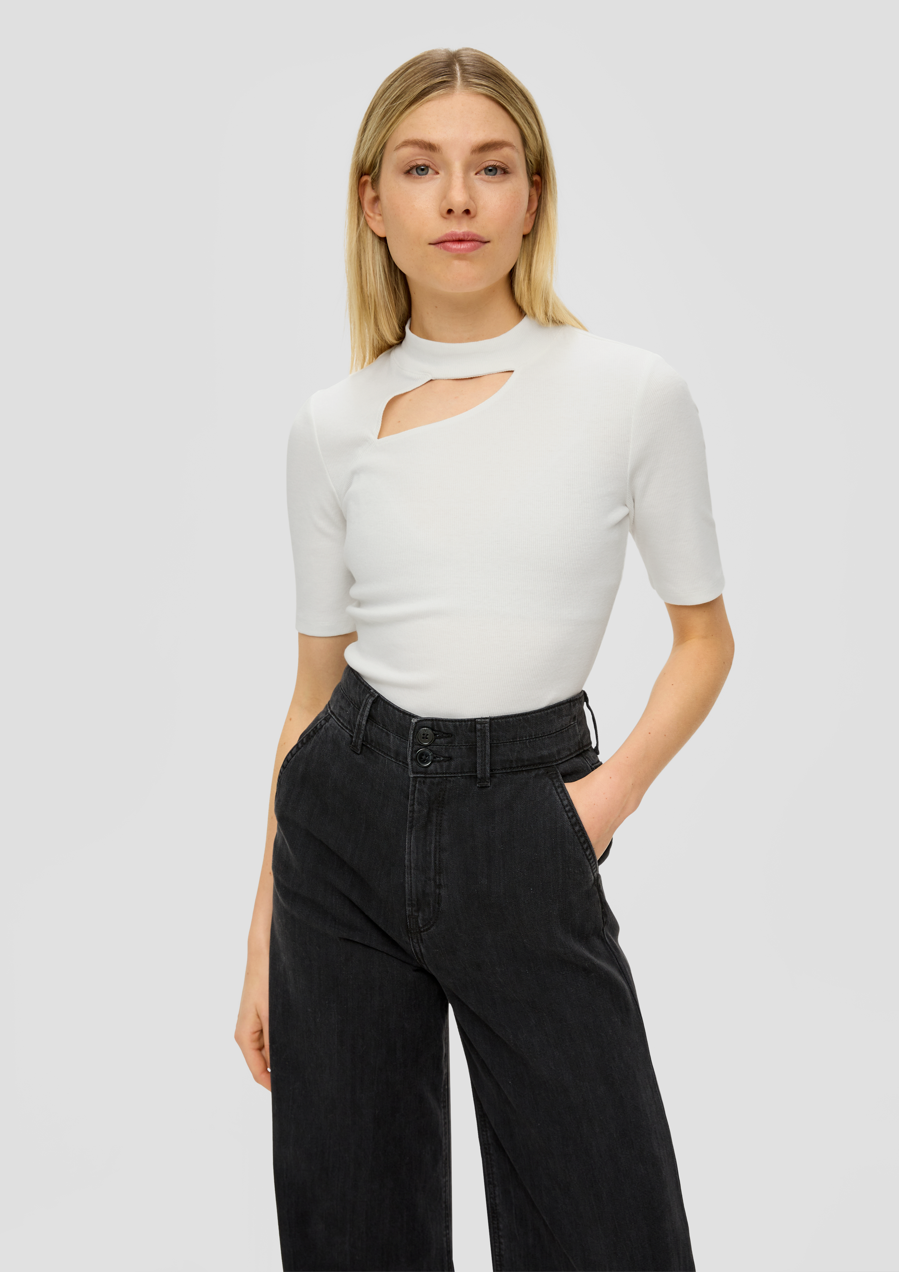 Ribbed top with cut-out detail - ecru | s.Oliver