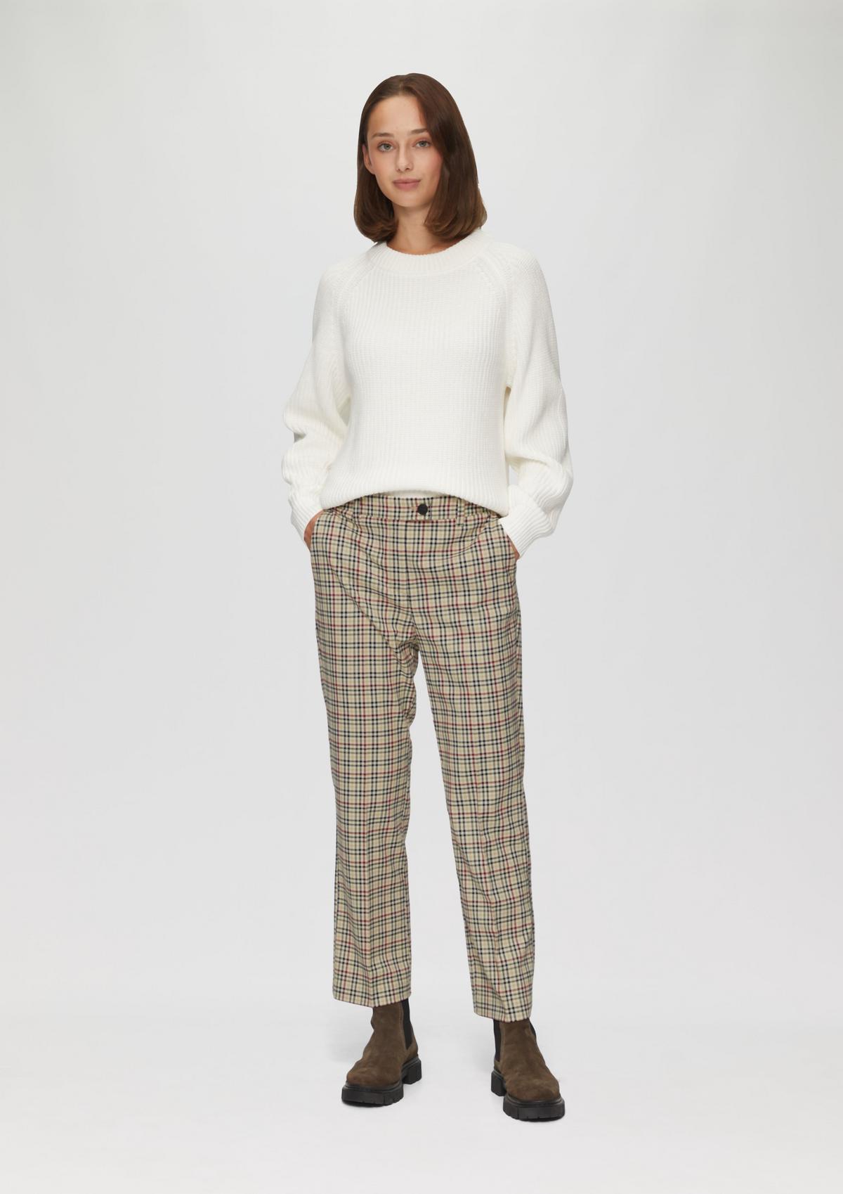 Cropped check trousers with a flared hem - ecru | s.Oliver