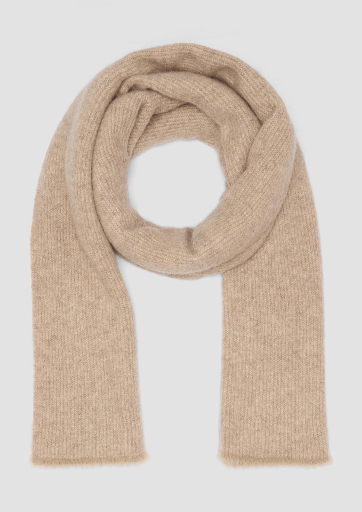 Knitted scarf with fringing and a logo ring - light brown | s.Oliver