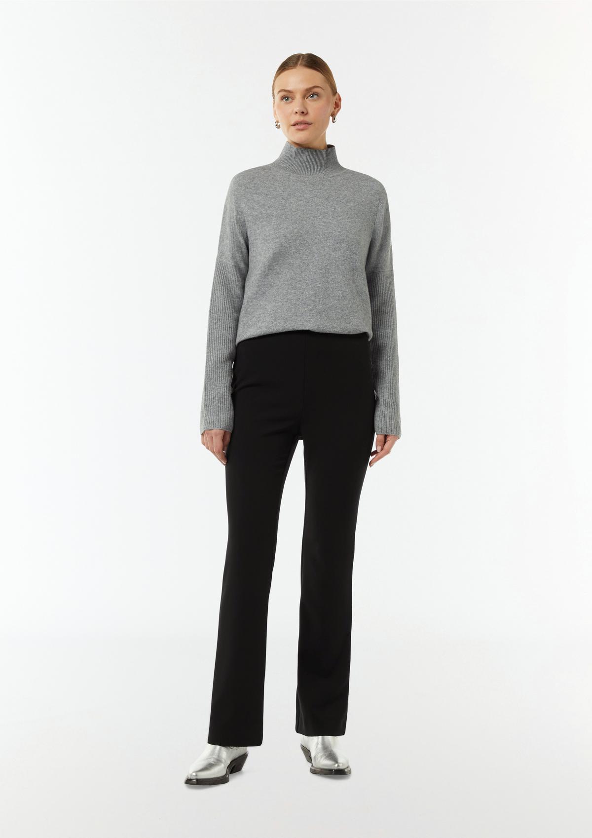 Elastische Hose mit Flared Leg - schwarz | Comma