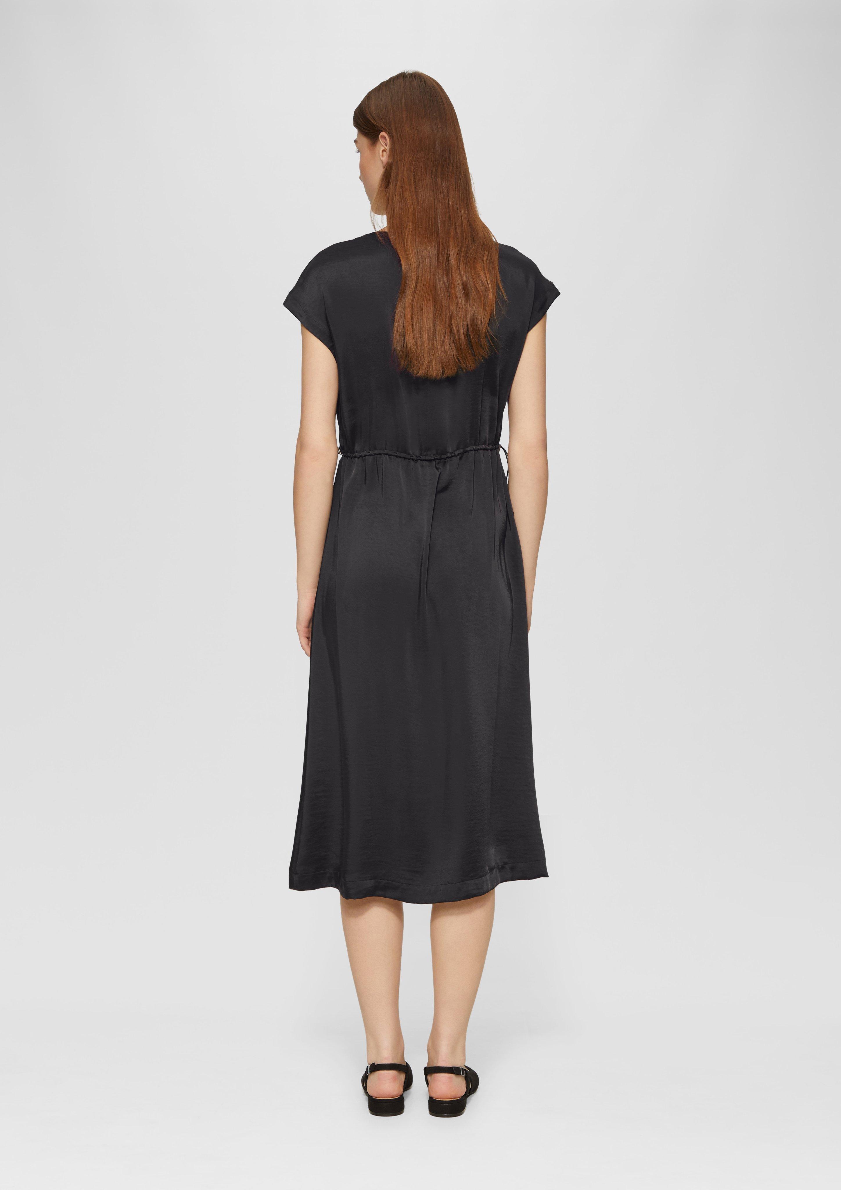 Ärmelloses Satinkleid mit Taillenzug - schwarz | s.Oliver