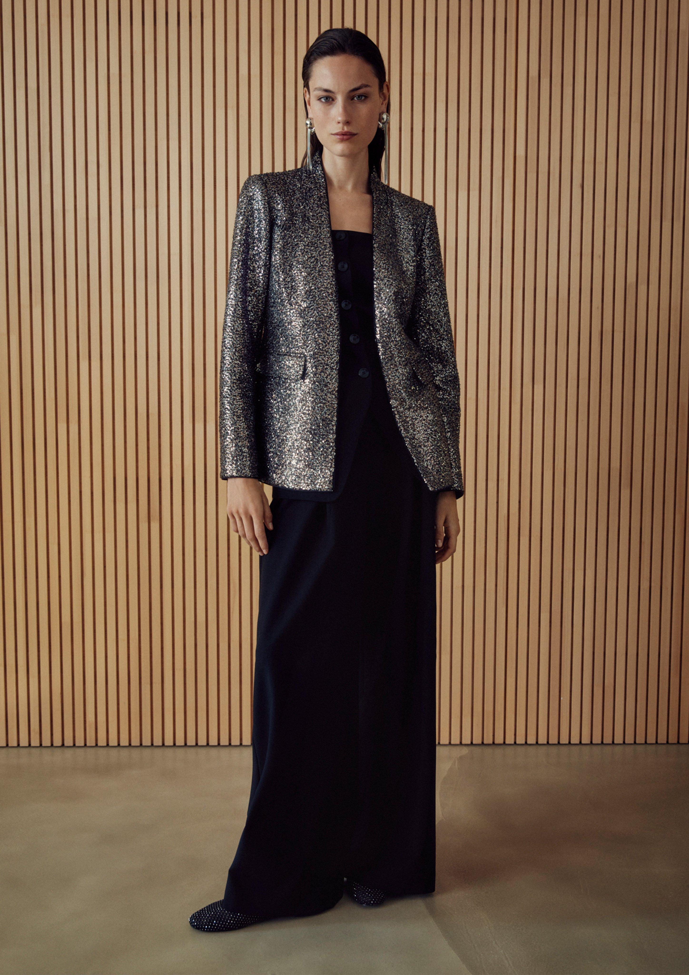 Modische Outfits entdecken bei comma | Comma